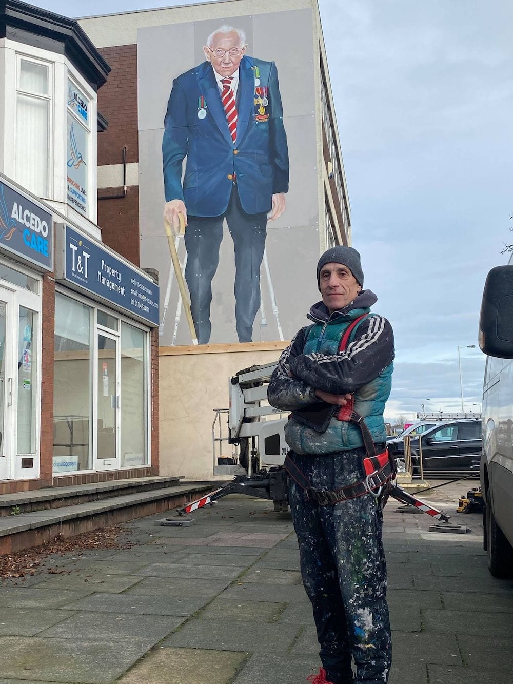 Artist who created the world’s biggest Captain Sir Tom Moore mural here ...