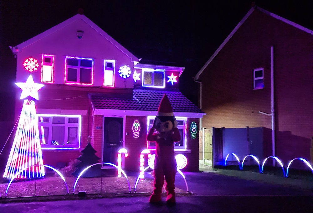 Liverpool couple decorate their house with over 20,000 Christmas lights ...
