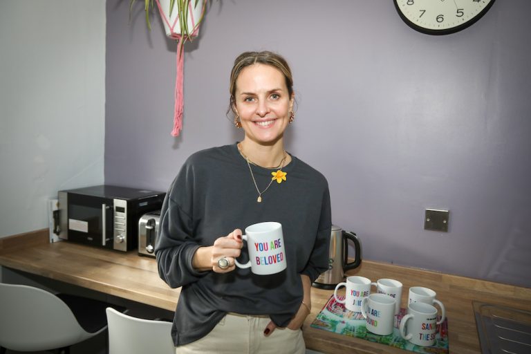 Liverpool actress Leanne Best does her bit for Marie Curie Nurses | The ...