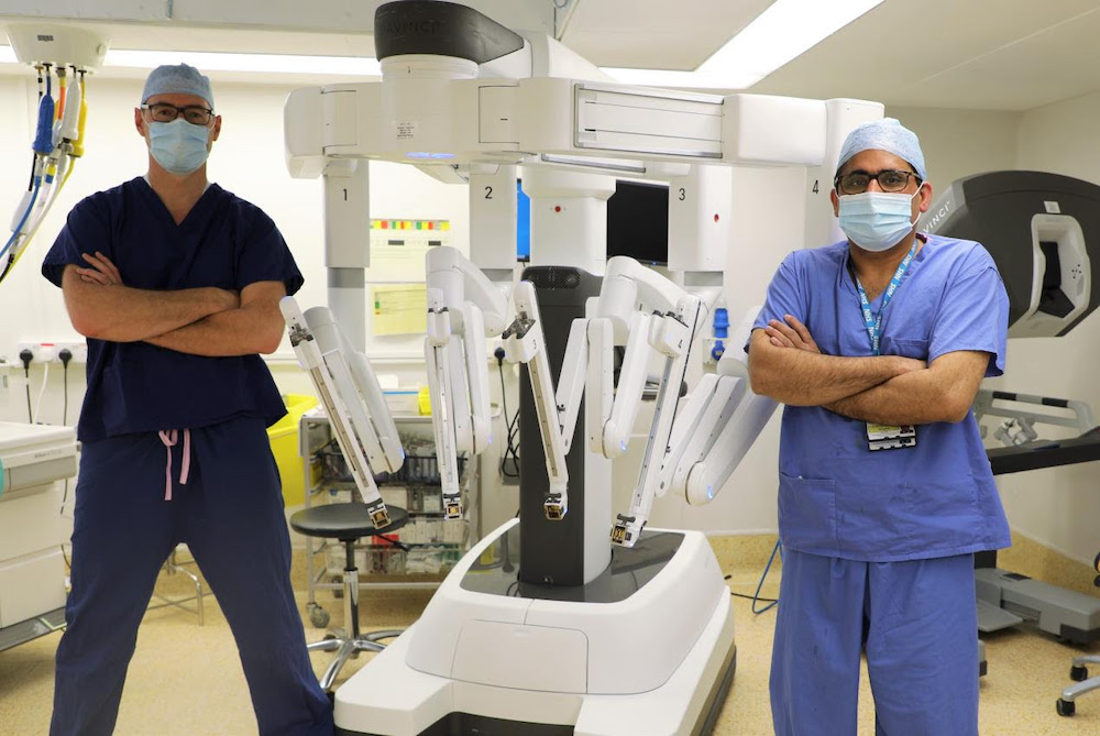 First synchronised robotic surgery for bowel and prostate cancer in the ...