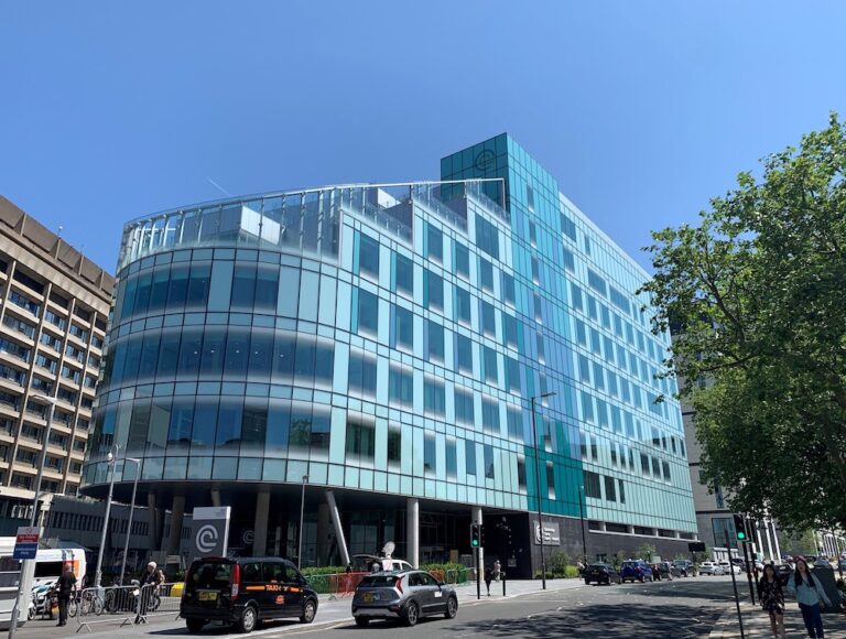Clatterbridge Cancer Centre's innovative screen holder for spinal ...